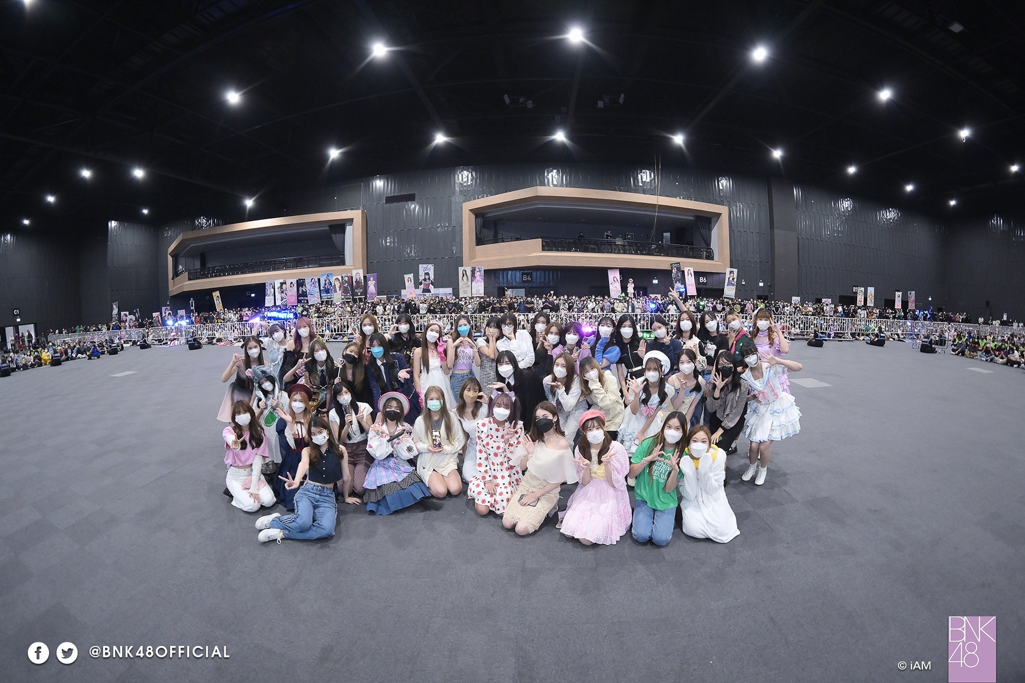 BNK48 #BNK48_Believers ☁️🌟 on Twitter: "☁️ #BNK48_Believers_Handshake 🌟 ภาพบรรยากาศงาน 𝗕𝗡𝗞𝟰𝟴 ...
