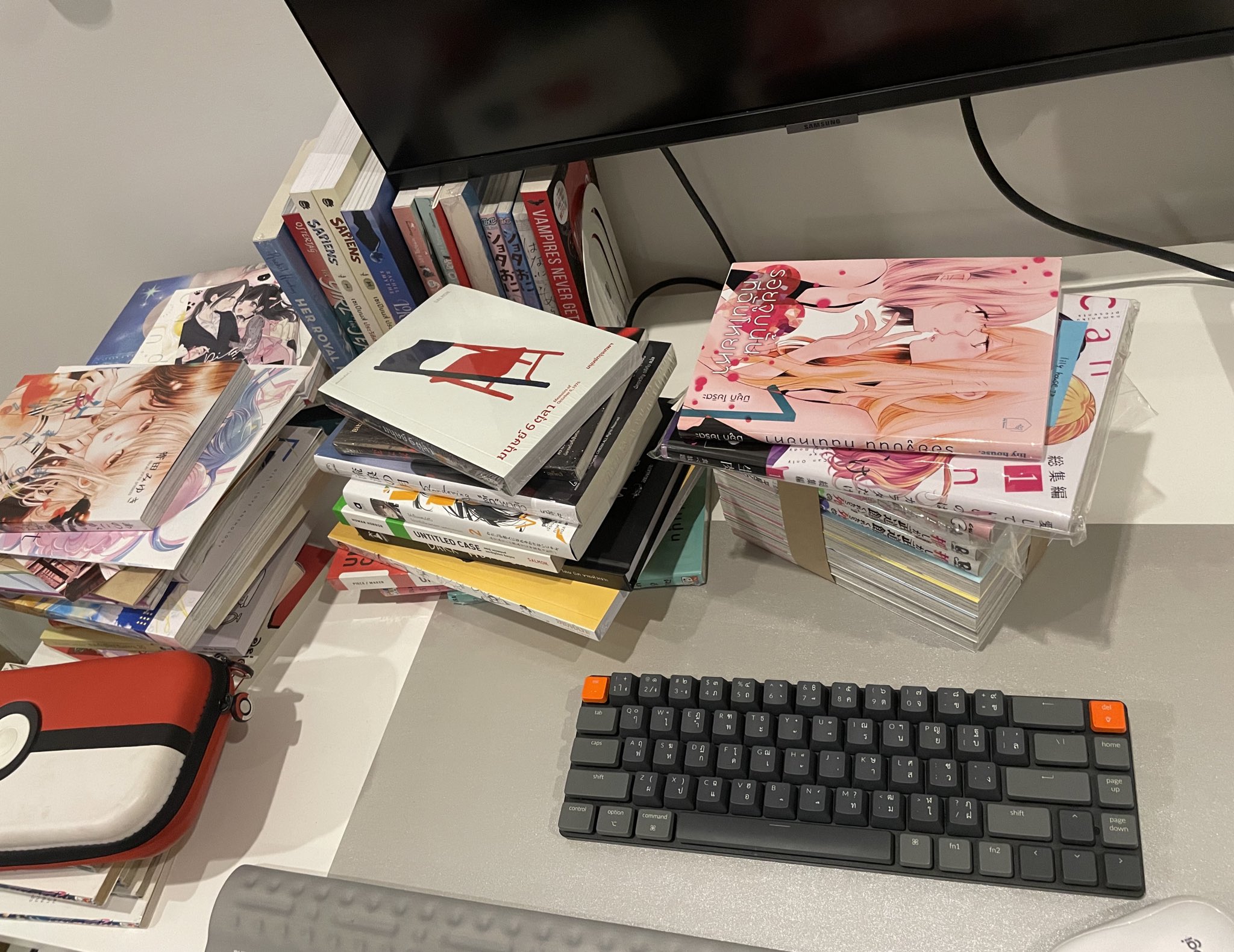 yuri_haru on Twitter: "หลังงานหนังสือพยายามเก็บขึ้นชั้นวางหนังสือแต่ก็เก็บไม่หมดสักที (ชั้นเต็ม🥲 ...