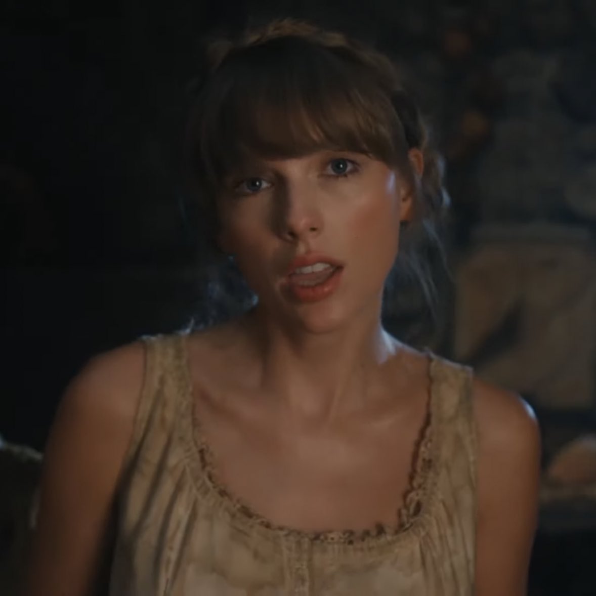 Pop Base On Twitter The Music Video For ‘bejeweled Also Opened With