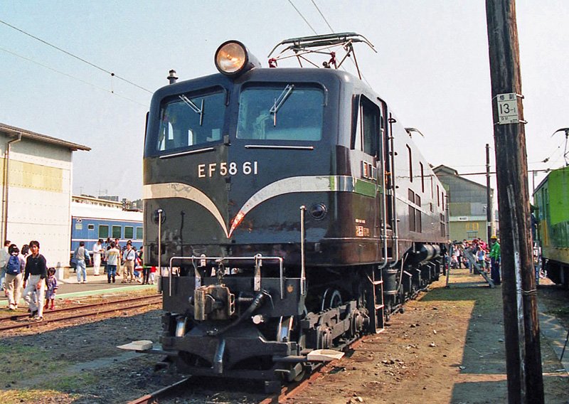 yokota4839 on Twitter: "RT @japangte: 大宮に続いてEF58 61登場。 この月はイベントに引っ張りだこでした。 月に3回も見られましたし。 このときは ...