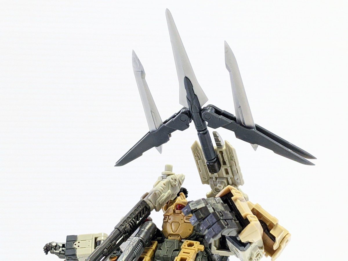 成田SKYGATE BASE on Twitter: "【イアルト=ヘカ】 大型可変ショットアンカー『ヘカ』をシールドランチャーに装備。 ただ射出するのみならず、超硬タングステンワイヤーを左腕 ...