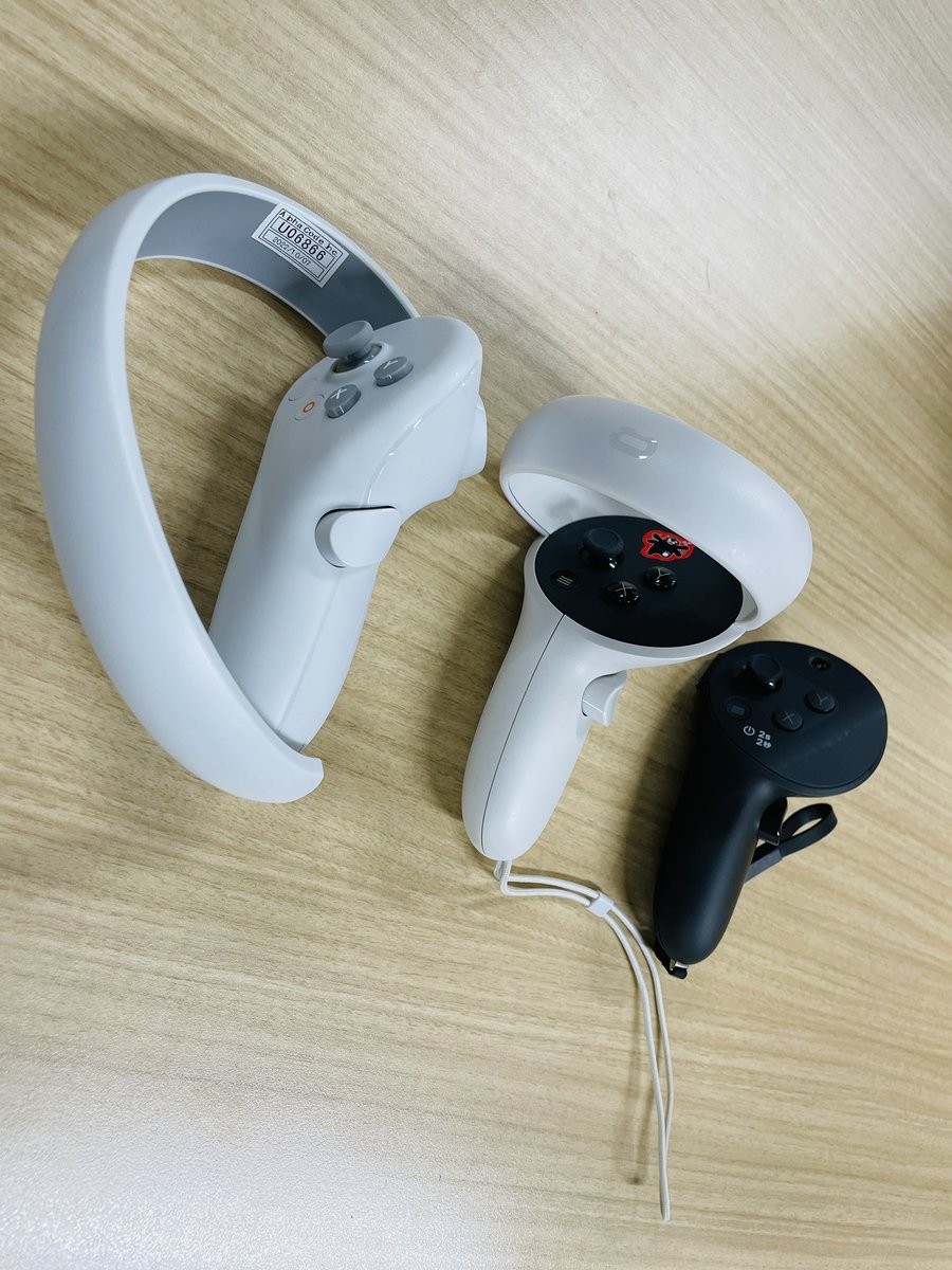 水野拓宏@アルファコード代表 on Twitter: "左からPICO4、Quest2、Quest Pro、のコントローラー。"