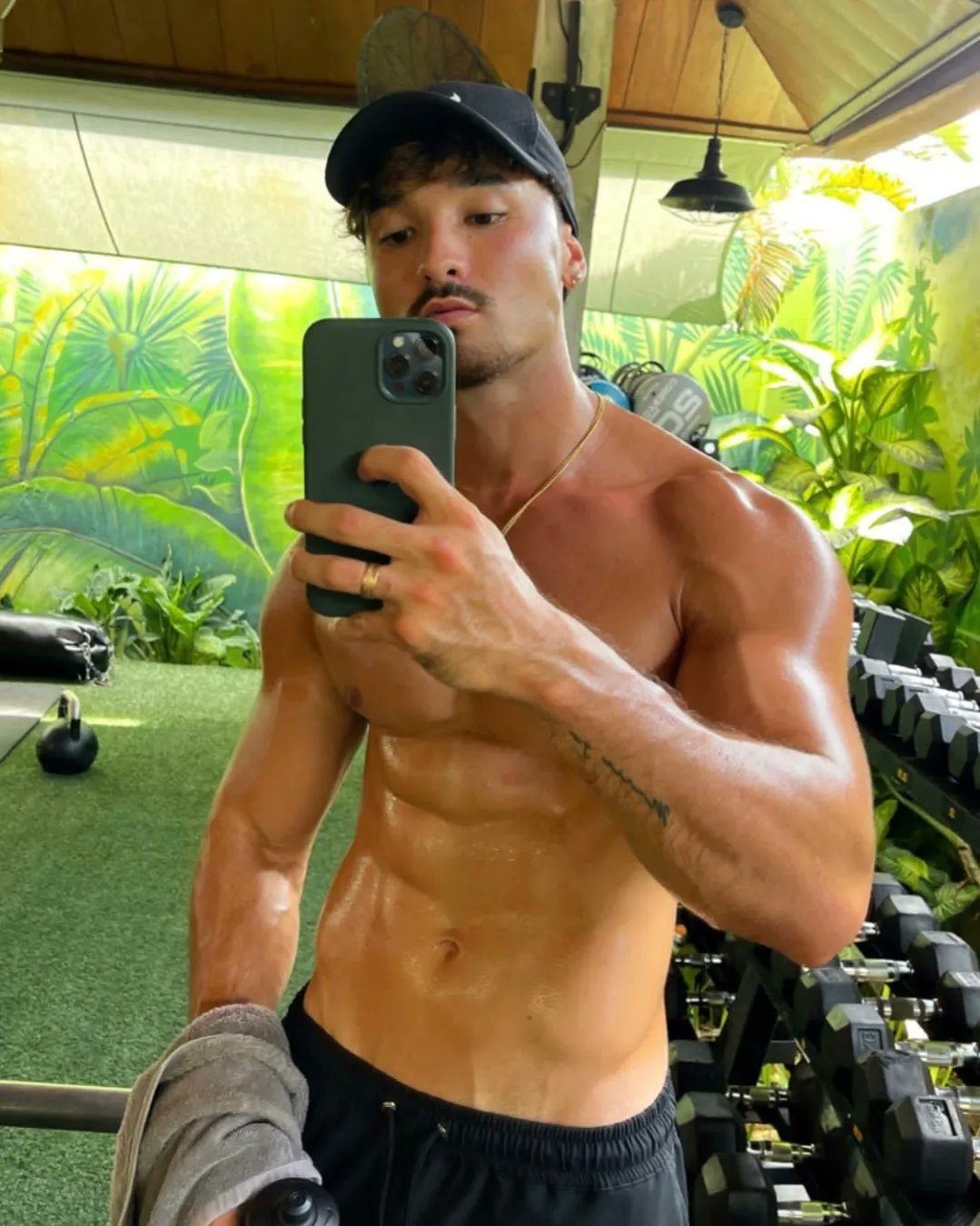 MRVVIP on Twitter: "Keanu Campora shirtless on tropical vibes. #selebwatch https://t.co ...