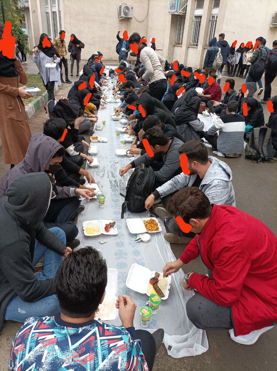 Vahid Online on Twitter: "'امروز، ۳ آبان، دانشجویان دانشگاه علوم پزشکی مشهد غذاها رو از سلف ...