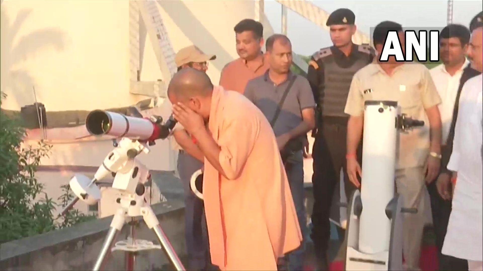 ANI UP/Uttarakhand on Twitter: "Uttar Pradesh CM Yogi Adityanath witnesses partial solar eclipse ...
