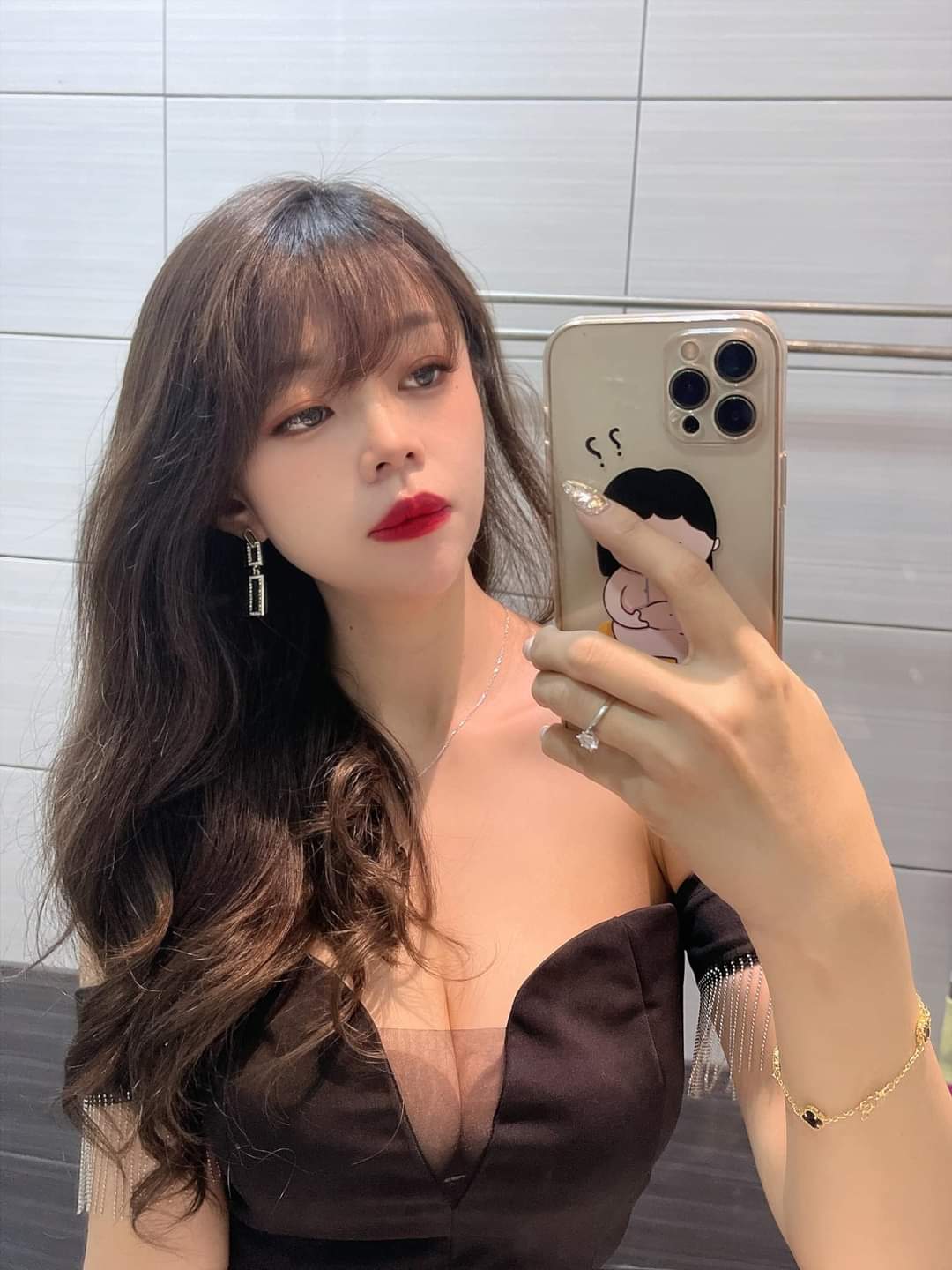 Ck 剪黄师 on Twitter: "最近这几天每天都在意淫这位人妻，我真的太爱她了，年纪轻轻就拥有3位孩子了，难以想象她是多么的淫荡。每天都在对着她的照片撸鸡巴，真的很舒服🤤 https ...