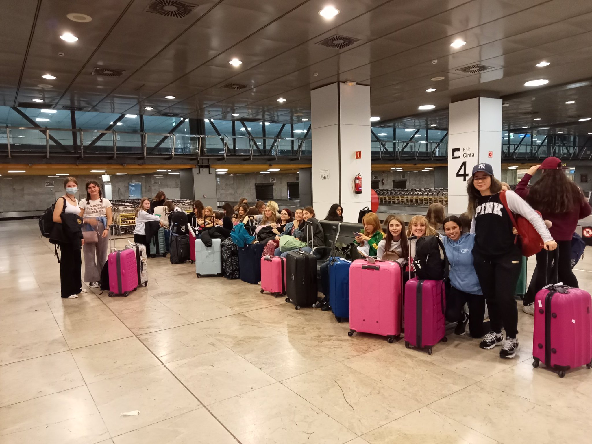 Queen's School Trips on Twitter: "¡Hola Madrid! Having a quick bite to eat in the sunshine ...