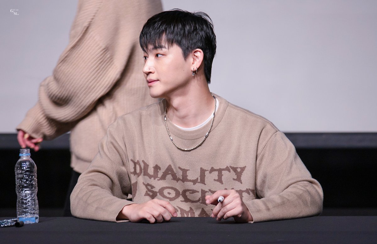 be yourself | ah on Twitter: "RT @94XCIV94: 221025 임강쥐💐 @jaybnow_hr #JAYB #재범 #GOT7"