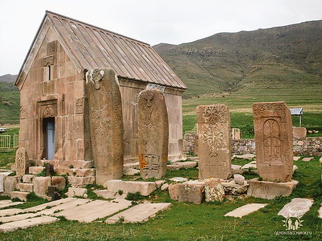 1/ Vishapakar "विशाप आकार" , vishap stones, "serpent-stones", "dragon ...