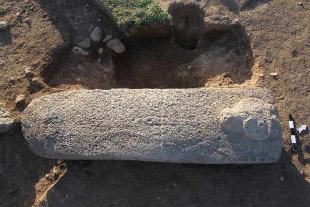 1/ Vishapakar "विशाप आकार" , vishap stones, "serpent-stones", "dragon ...