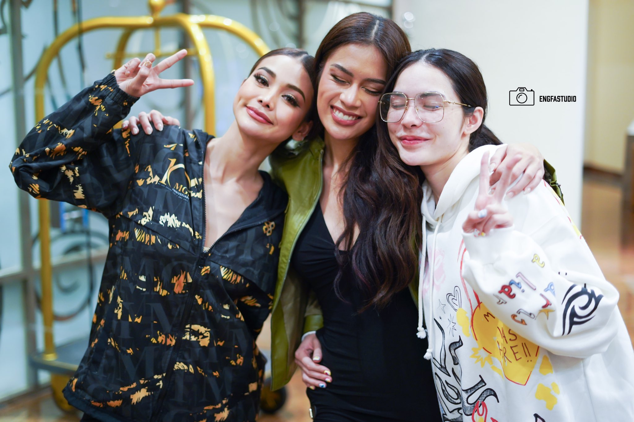 ENGFASTUDIO📷 on Twitter: "น่ารักกันจังเย้ย😍 @EWaraha @itscharlotty #อิงฟ้ามหาชน #ชาล็อตออสติน ...