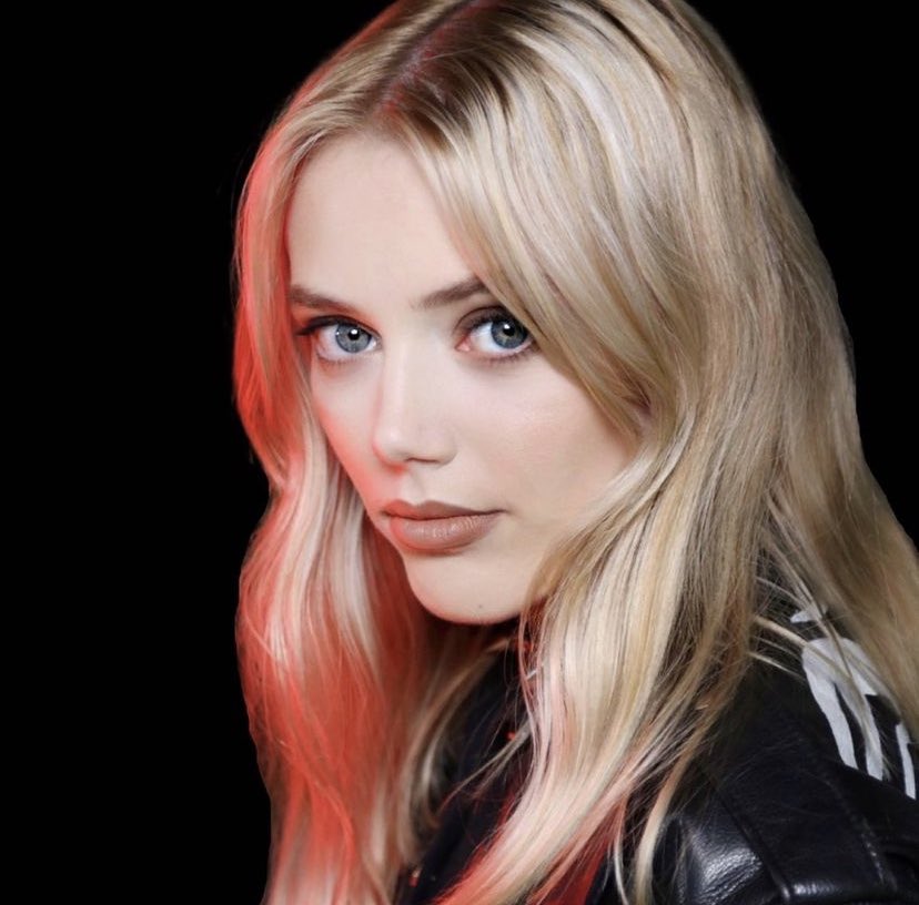 best of grace van dien on Twitter: "Grace Van Dien as Kelly Q for Meta Quest x BlackBox TV ...