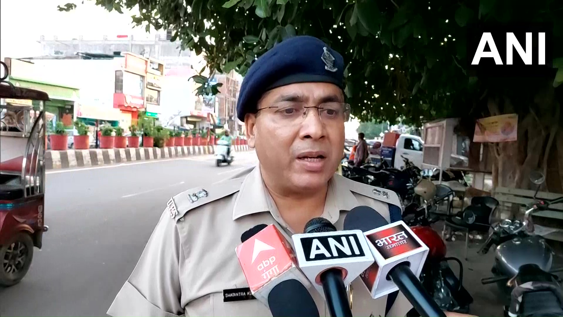 ANI UP/Uttarakhand on Twitter: "Uttarakhand | Three people have been arrested after they ...