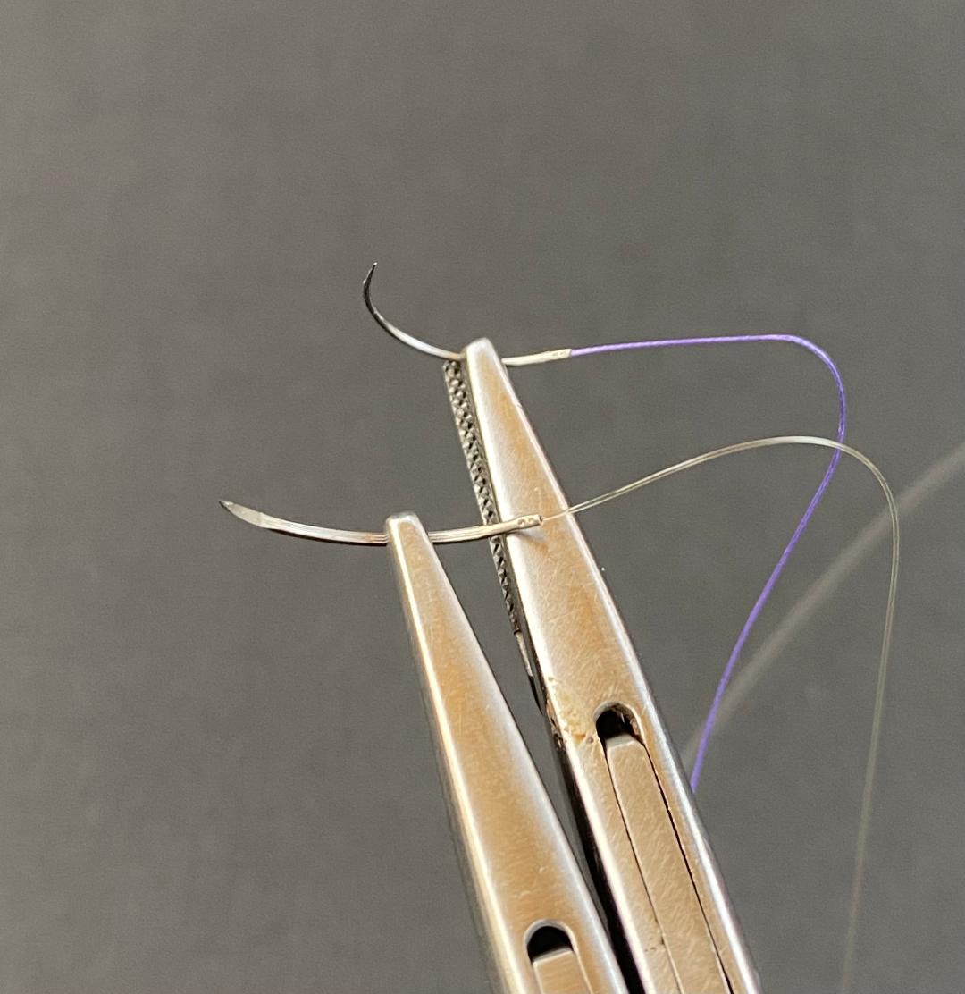 🧵of 🧵 We've covered several sutures now. Next is Monocryl (or poliglecaprone 25). It was ...