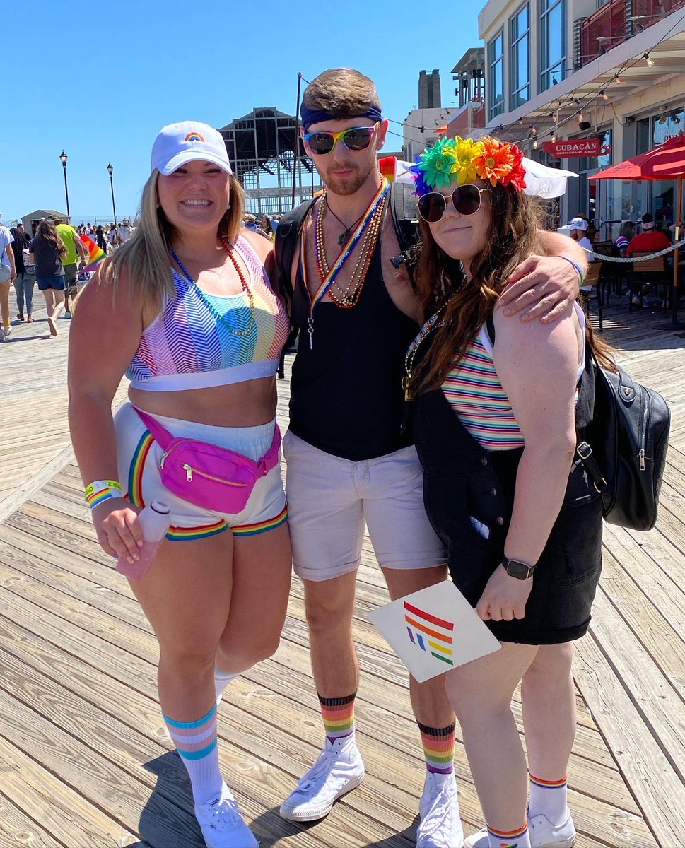 davey🌈 on Twitter: "my sisters and I are so close we are best friends🥰"