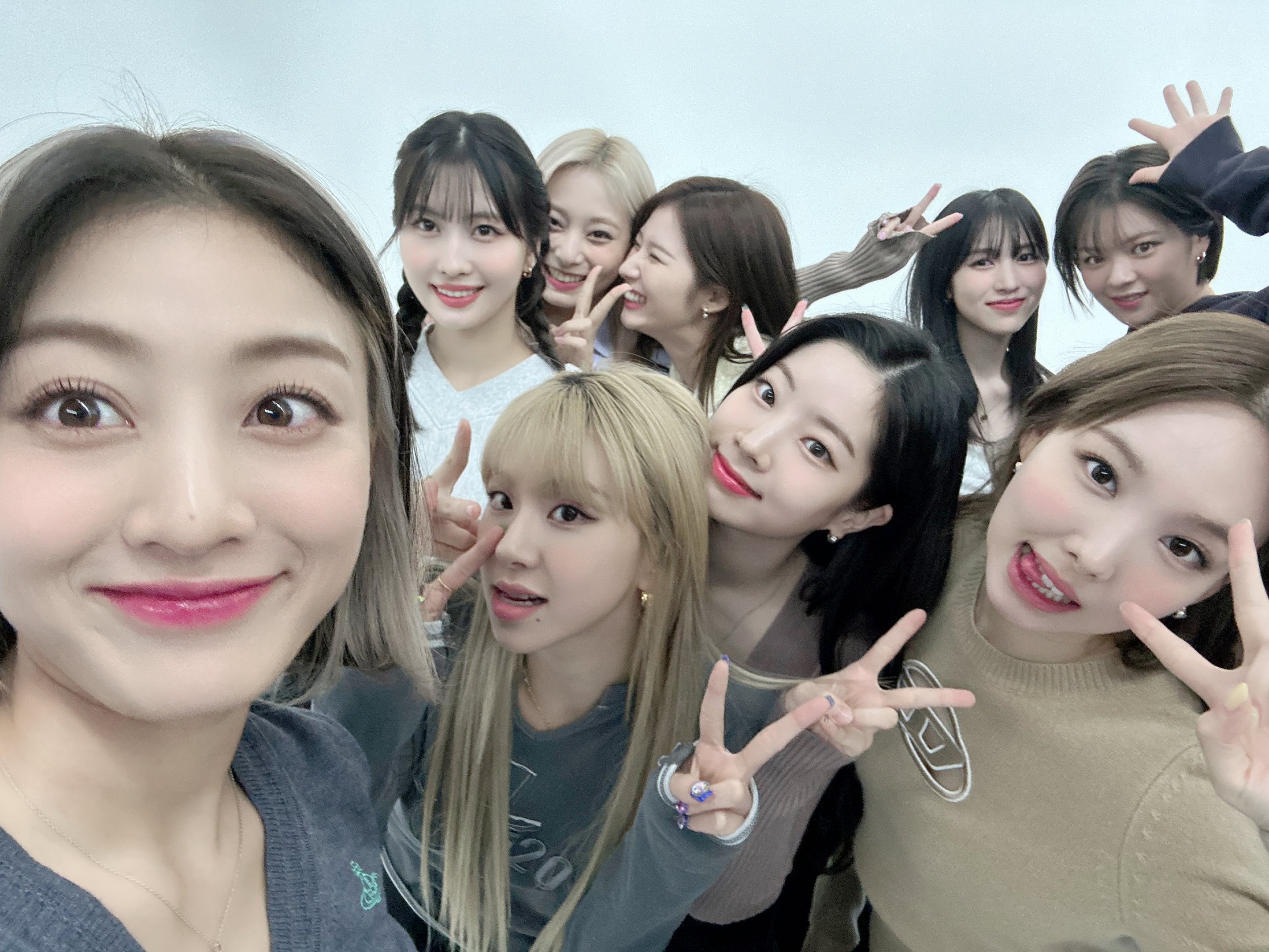 TWICE JAPAN OFFICIAL on Twitter: "長い間お待たせいたしました！ 今日皆さんに会えて本当に楽しがったです💖 明日も明後日もよろしく😍楽しみに待ってます ...