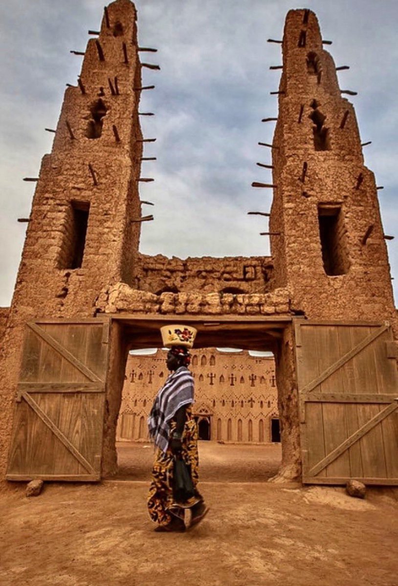 Ancient mud mosques in the Muslim world are spectacular & sustainable ...