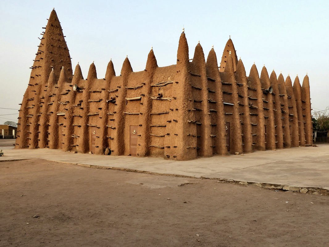 Ancient mud mosques in the Muslim world are spectacular & sustainable ...