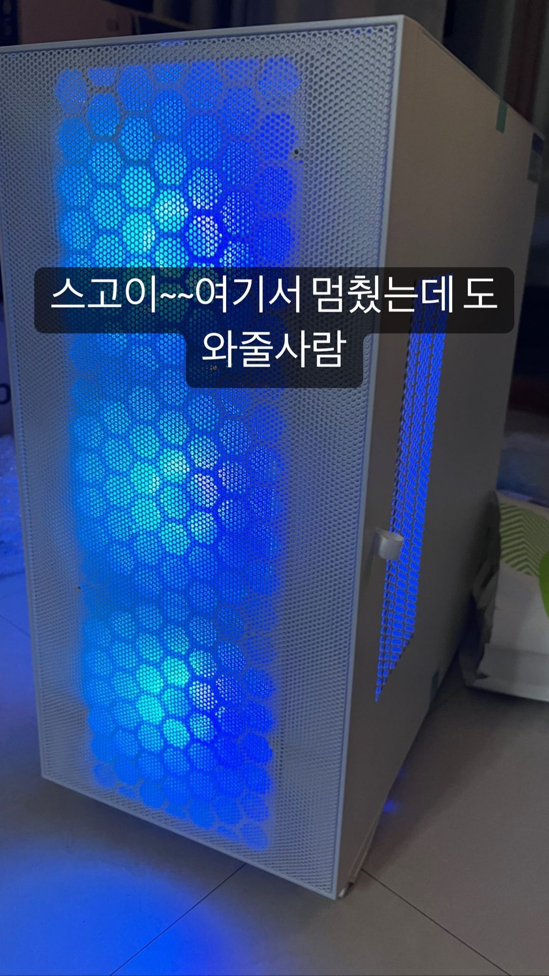 𝙋𝙐𝘿𝘿𝙄𝙉𝙂 on Twitter: "📷 221014 정현 인스스 스고이~~여기서 멈췄는데 도와줄사람 #정현 #이정현 #JUNGHYUN https://t.co ...