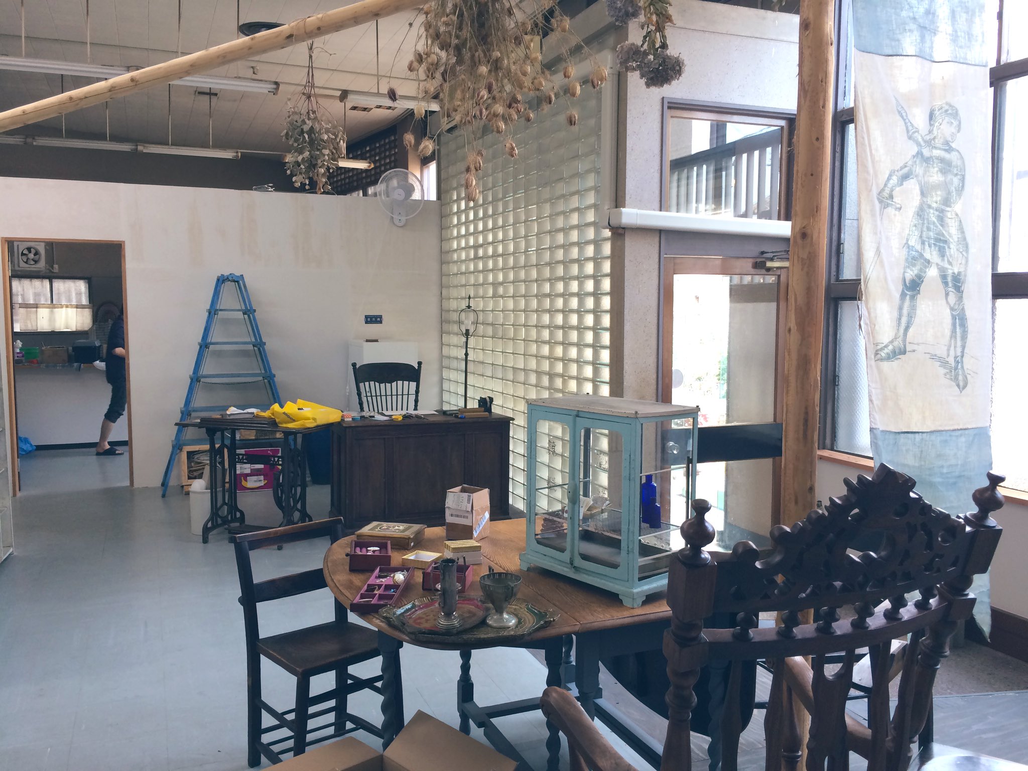 Tetugakuya on Twitter: "懐かしいTetugakuya1年目の写真が出てきました。右の写真は現在です。 リヤカーを引くようなところからでも始めるというイメージで、お店を ...