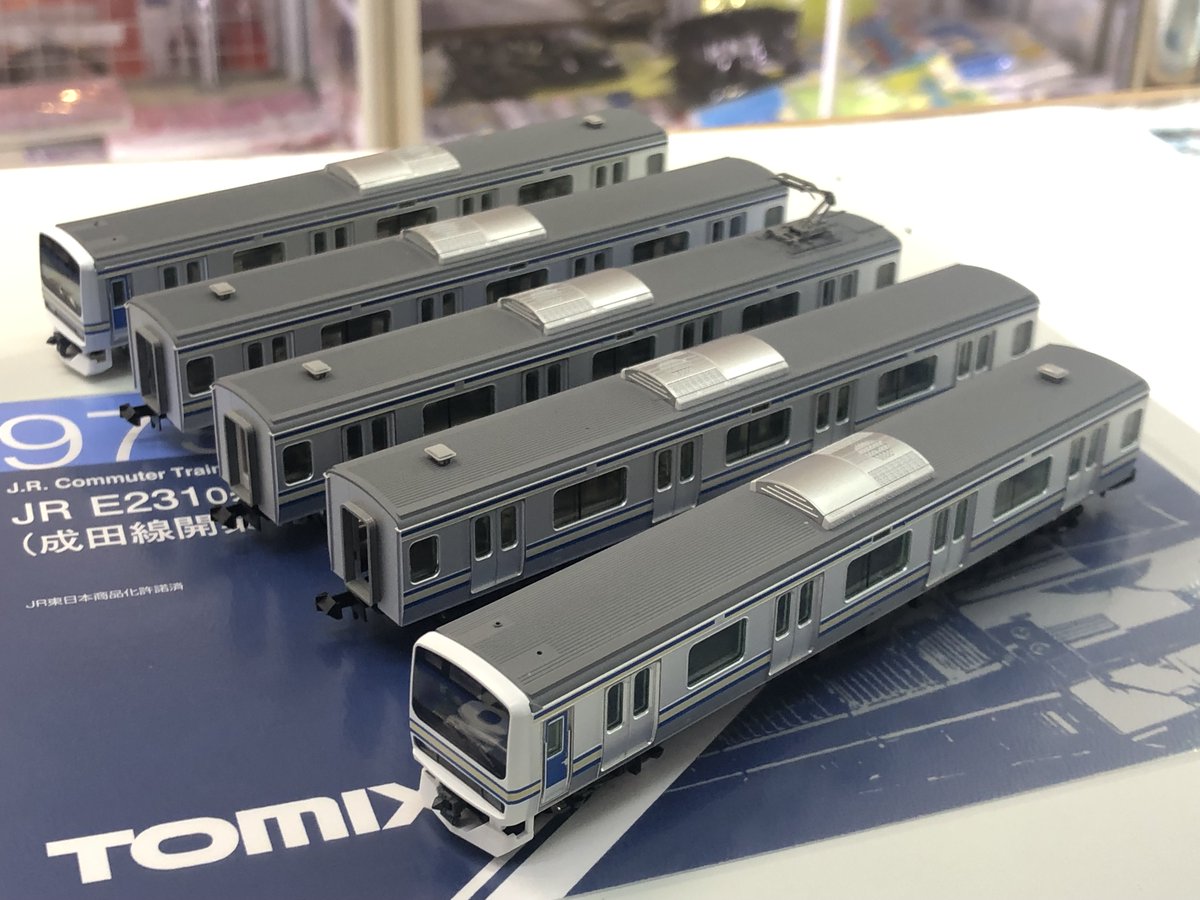 鉄道模型 すけるとん on Twitter: "#TOMIX ・E231系 JR成田線開業120周年ラッピング 5両セットです。 #常磐線 ・ #成田線 を走るE231系に登場した、スカ色の帯 ...
