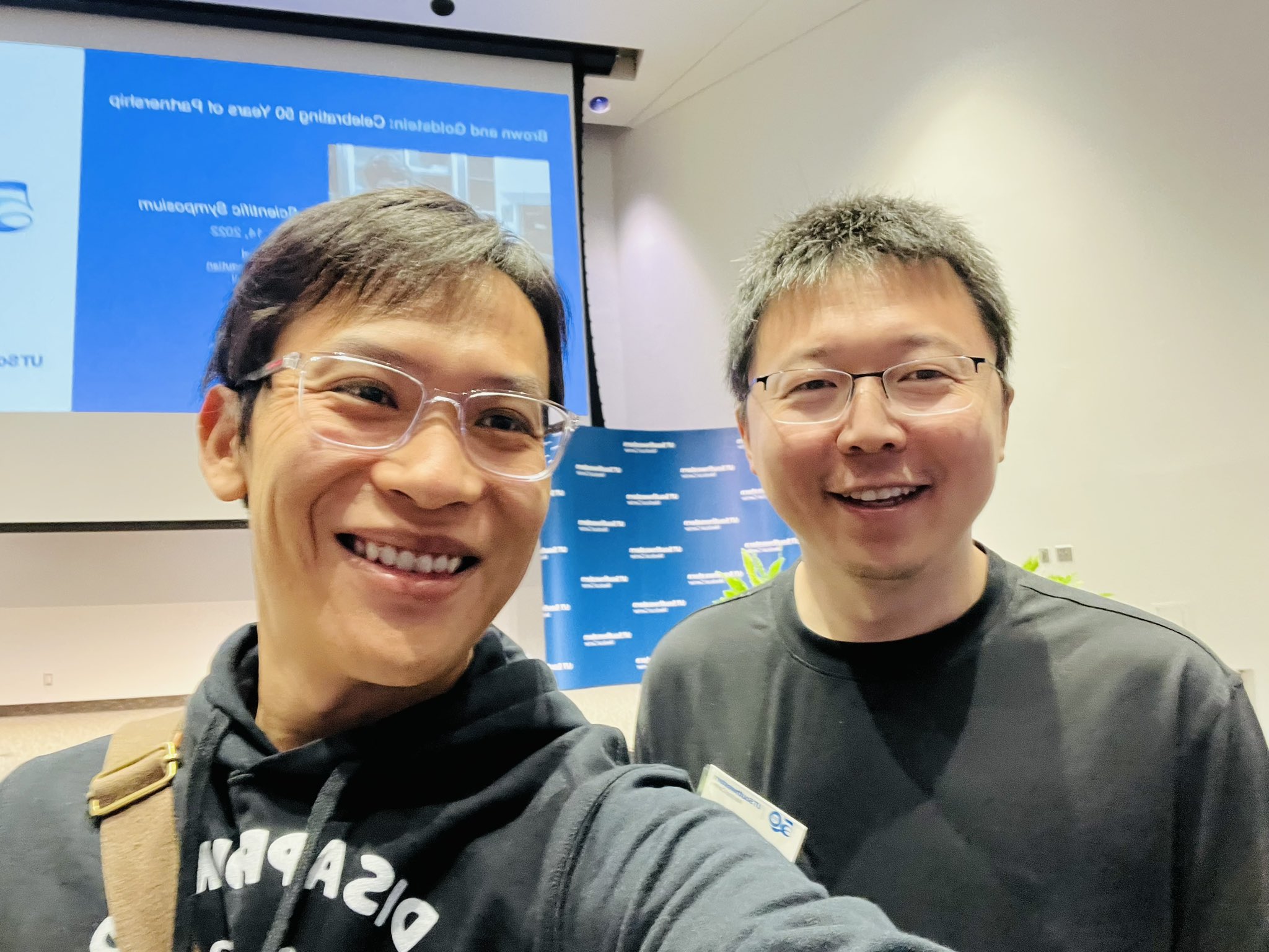 Ping Mu on Twitter: "Fanboy finally got a photo! 😆😆😆 https://t.co/E0GCfSeqs3" / Twitter