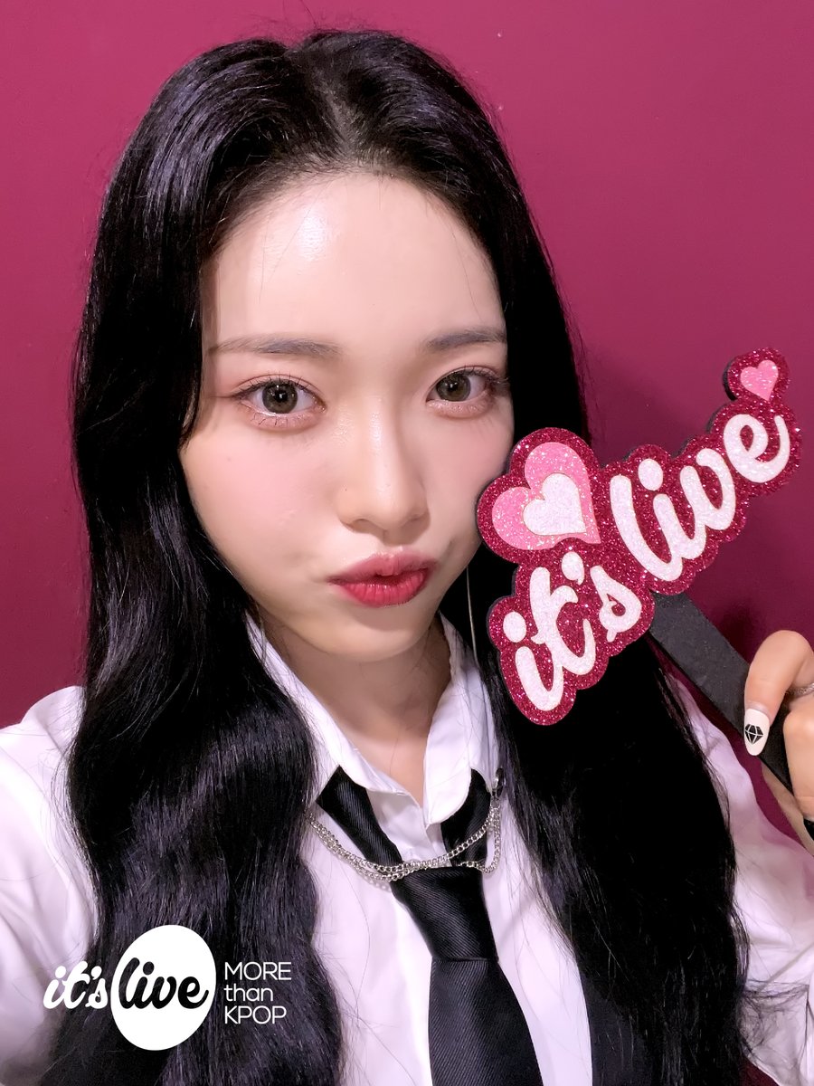 Its Live On Twitter Collabo Stage 멤버들의 잇츠라이브 현장 포토📸 Special Collabo 무대를 유튜브 Its Live 채널에서