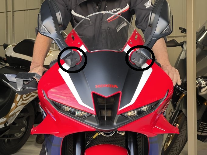 トミさんCBR on Twitter: "@2BL_PC40 黒丸で囲ったパーツです。 https://t.co/AuwFX5UtNL" / Twitter