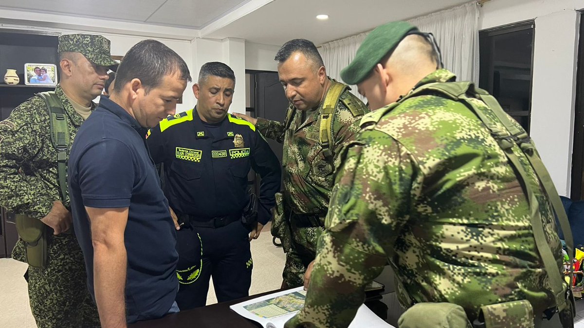 Cuarta División del Ejército Nacional on Twitter: "Con rueda de prensa en cabeza de la ...