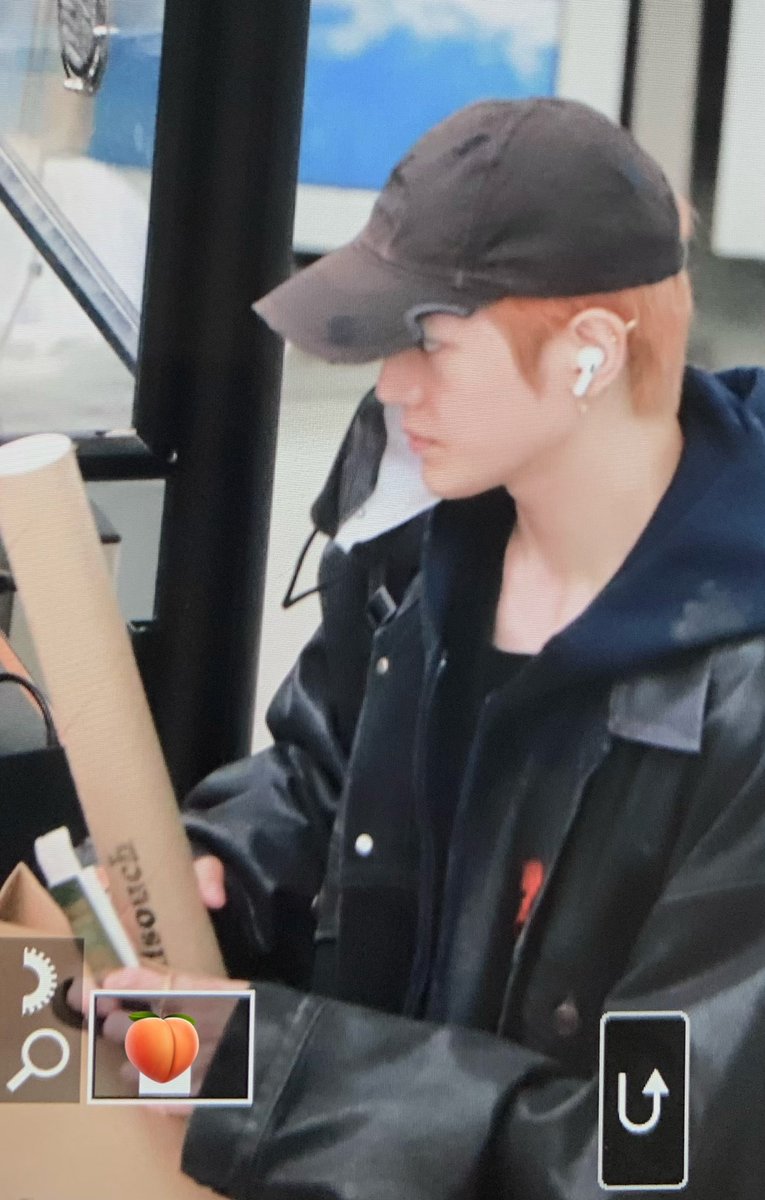 Peach_G on Twitter: "221014 JFK 출발 #태용 #TAEYONG #NCT #NCT127"