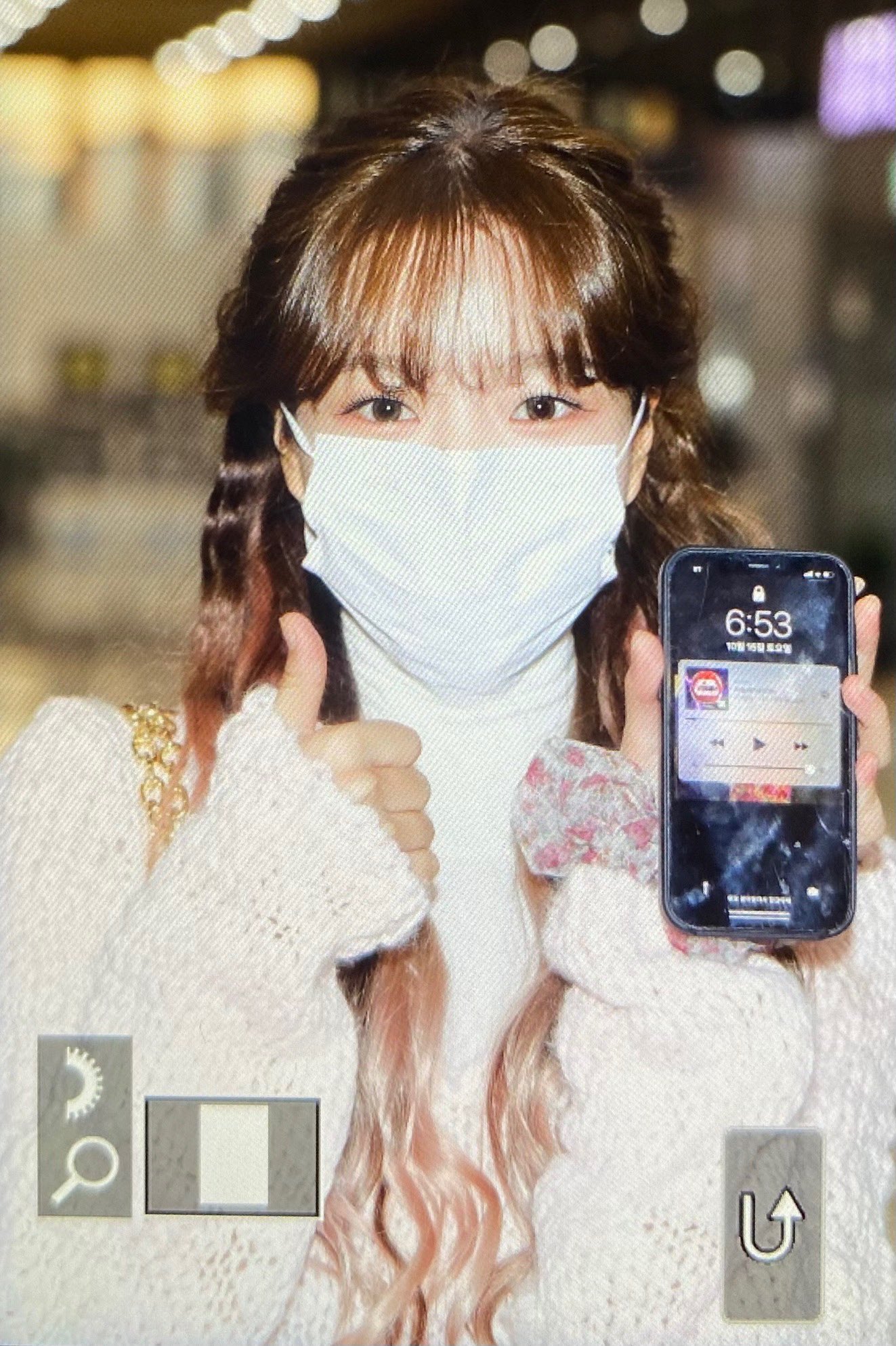 iya on Twitter: "RT @godchoiyena: yuri listening to chaeyeon's song and still using baby nako as ...