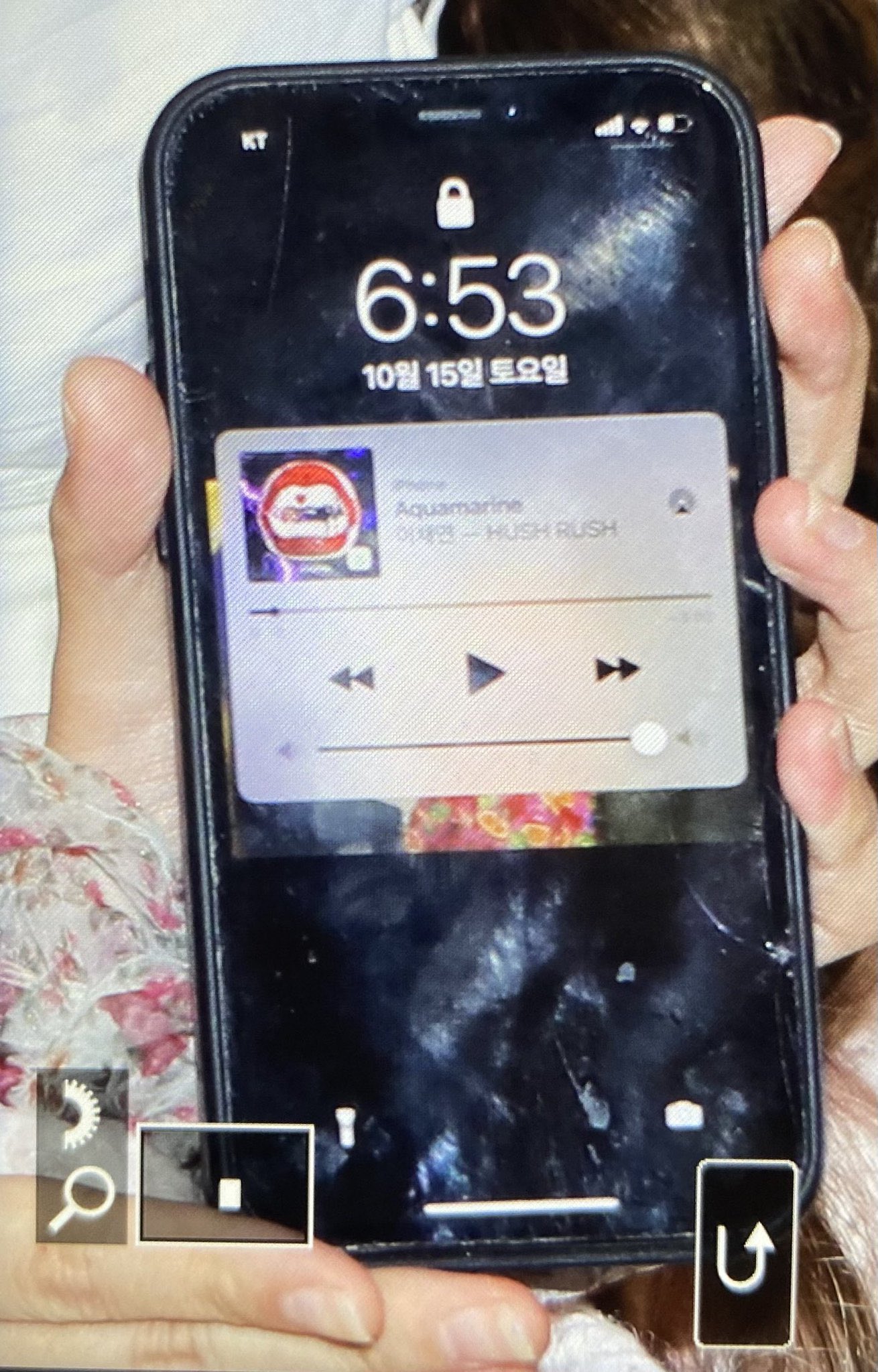 arta on Twitter: "RT @izonethinkr: it’s cute that yuri’s background is still baby nako https://t ...