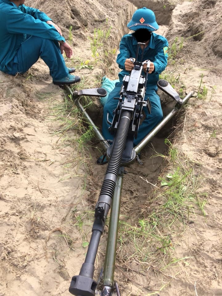 Lee Ann Quann on Twitter: ""Enfilade fire" Personnel from Vietnam Militia digging in as part of ...