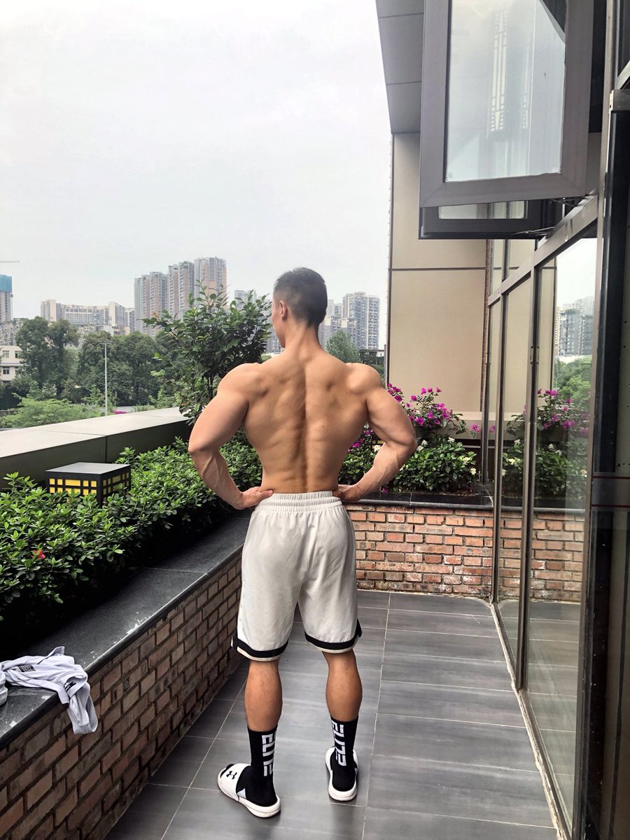 Maxing on Twitter: "还是瘦瘦的好看！"