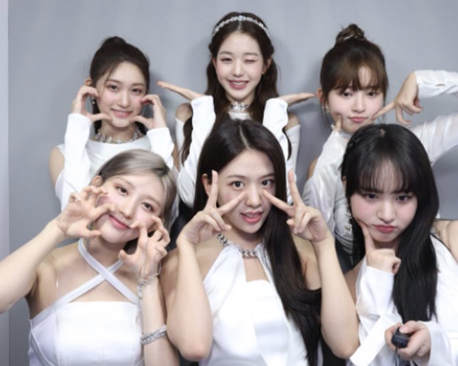 IVE pics on Twitter: "ot6 photobooth 🤍"