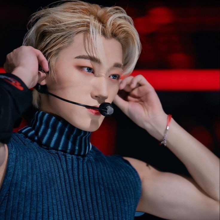 l⩜⃝ri 🌻 on Twitter: "RT @noco_lle: choi san's alluring and seductive voice, a thread #산 #ATEEZ ...
