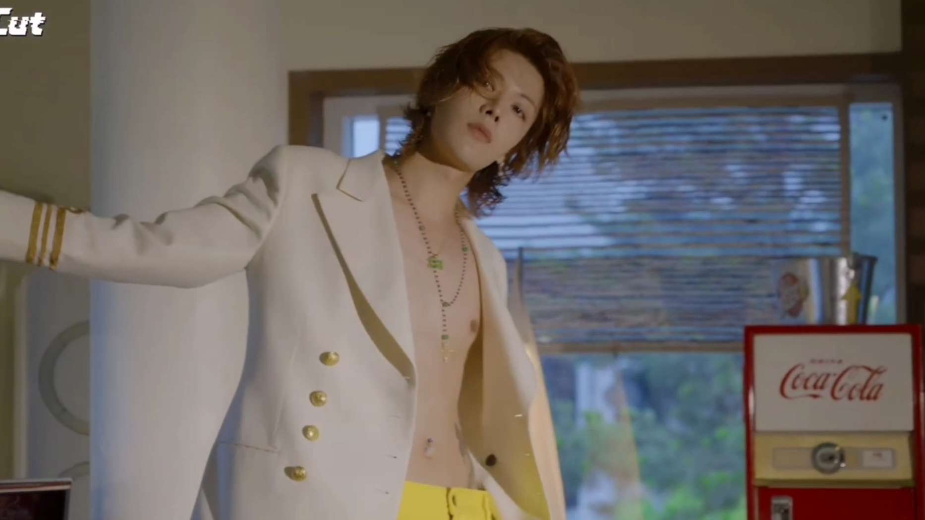 𝐢𝐜𝐞*𝐞𝐞 on Twitter: "悠太の腰のくびれはなんなん。すき。 https://t.co/tjIqhbV50M" / Twitter