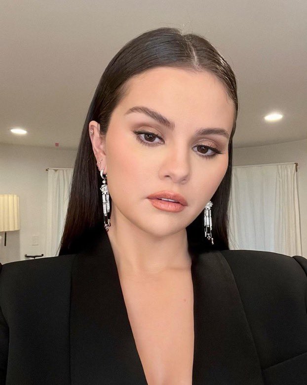 Selena Gomez Face Shape