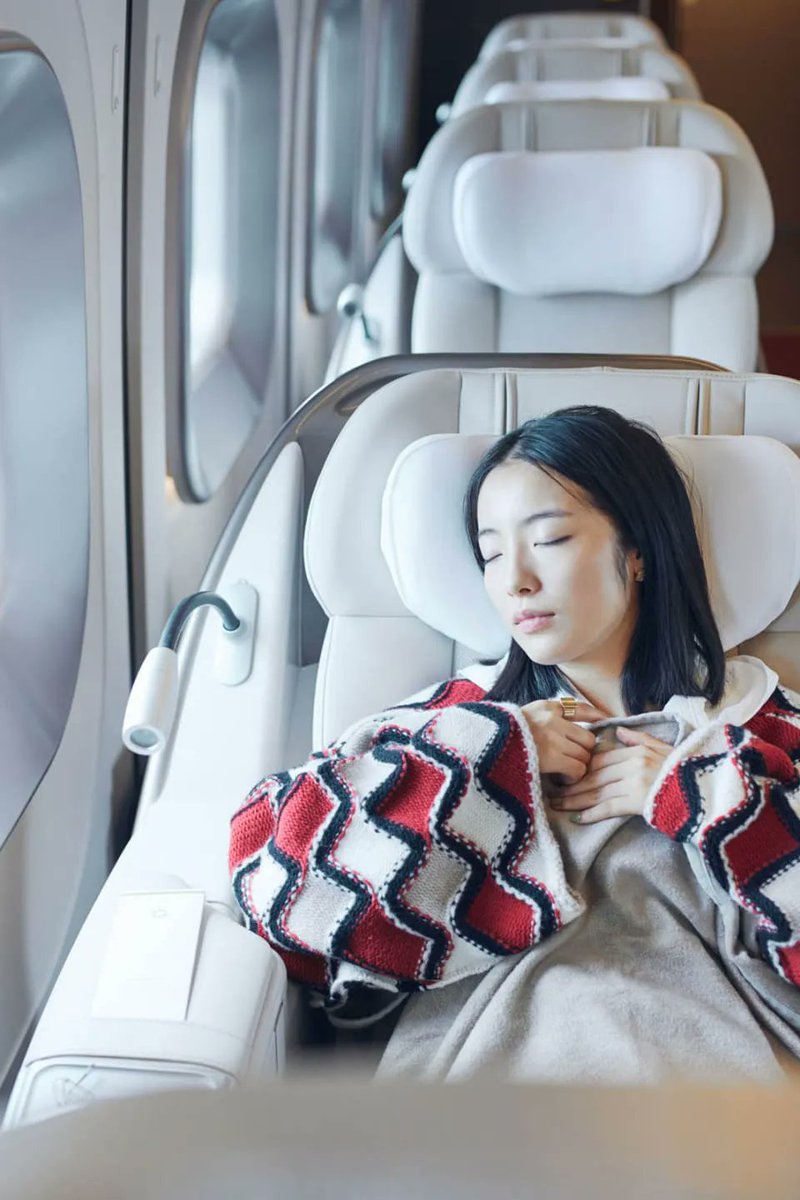 GINZA on Twitter: "旅好きで知られるモデル／コラージュアーティストの花梨さん。この日は新幹線に乗って、北海道・函館まで一人旅！ “新幹線のファーストクラス”とも呼ばれる特別 ...