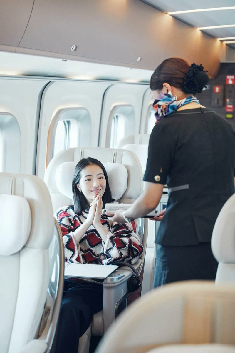 GINZA on Twitter: "旅好きで知られるモデル／コラージュアーティストの花梨さん。この日は新幹線に乗って、北海道・函館まで一人旅！ “新幹線のファーストクラス”とも呼ばれる特別 ...