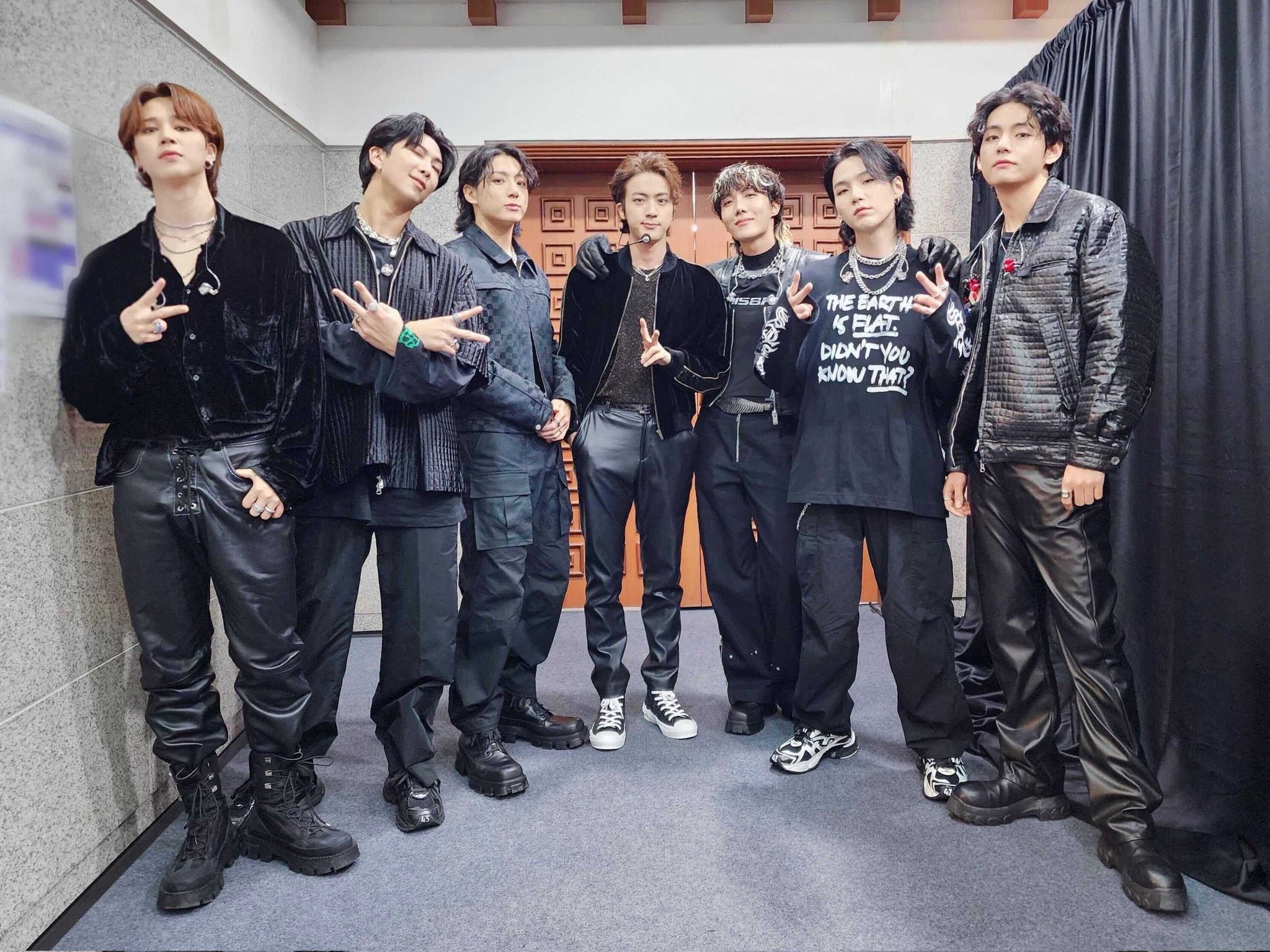 BTS Charts & Translations⁷ on Twitter: ".@BTS_twt #YetToComeinBUSAN Pictures (Busan Asiad Main ...