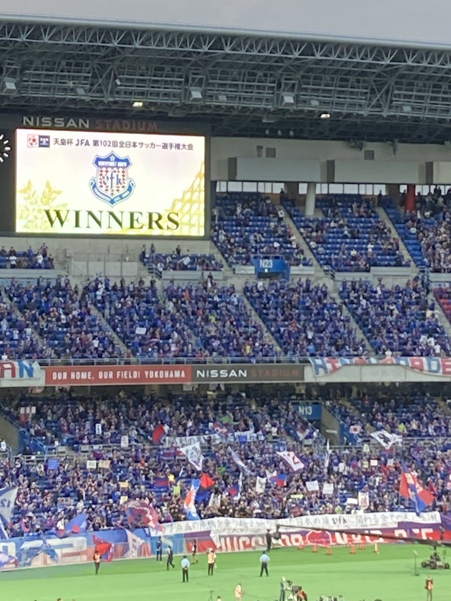 Mokichi On Twitter 甲府ゴール裏「クラブ消滅の危機を乗り越え辿り着いた日本の頂 Vfkに関わる全ての人に感謝」