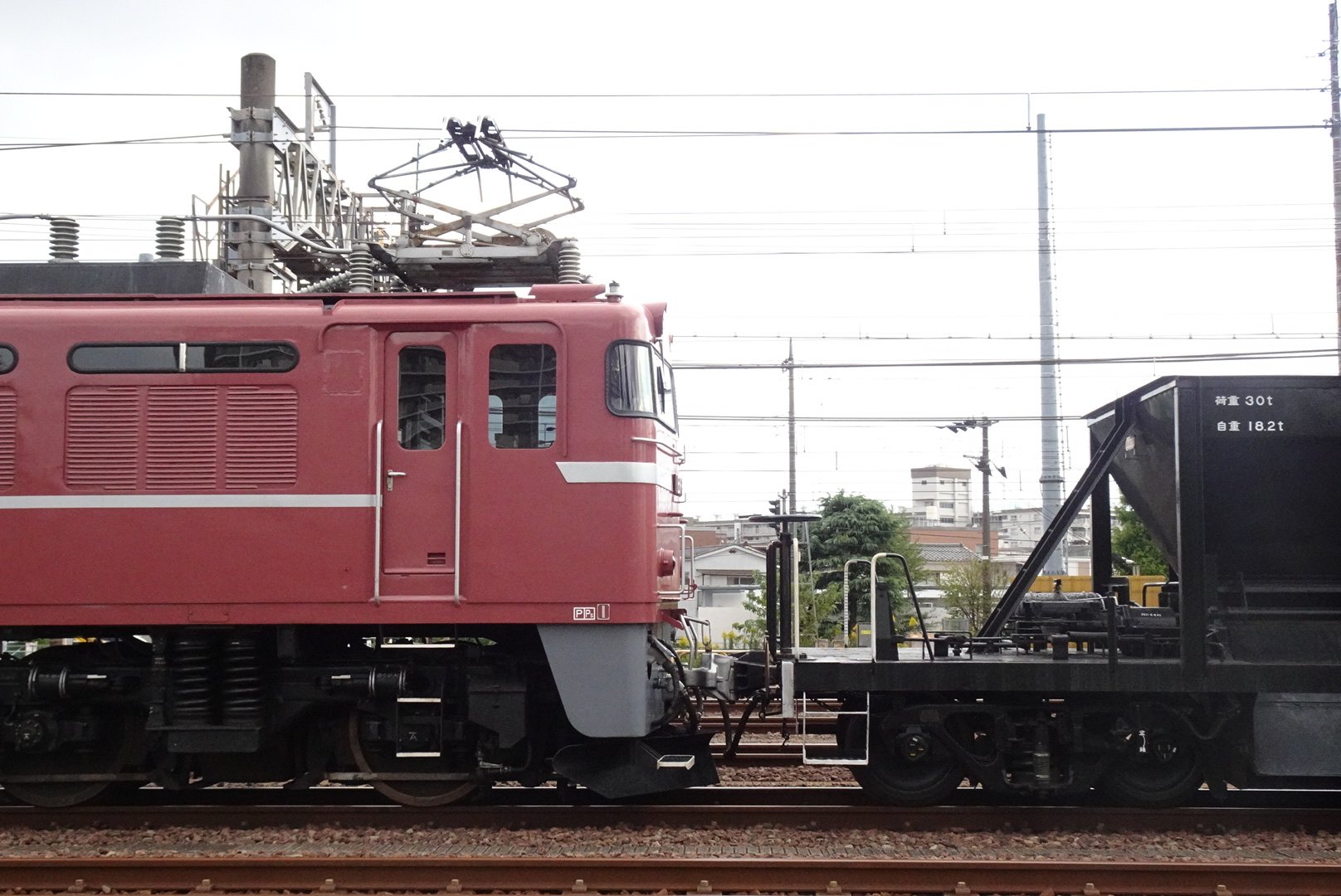 クロベェ on Twitter: "10/16新小岩操発 工6333列車、EF81 81＋ﾎｷ800(6車)。 https://t.co/gbZjVGApWC" / Twitter