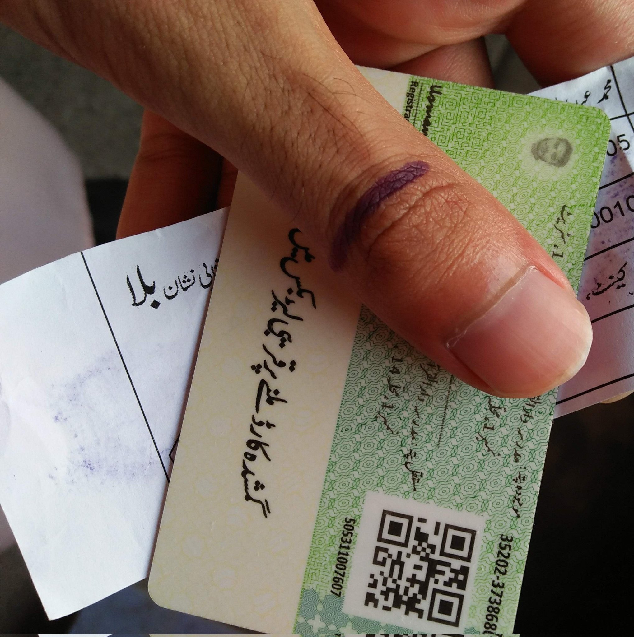 Sarim Rashid on Twitter: "Reached in time from UK to Pakistan to cast my vote for Bat. Now back ...