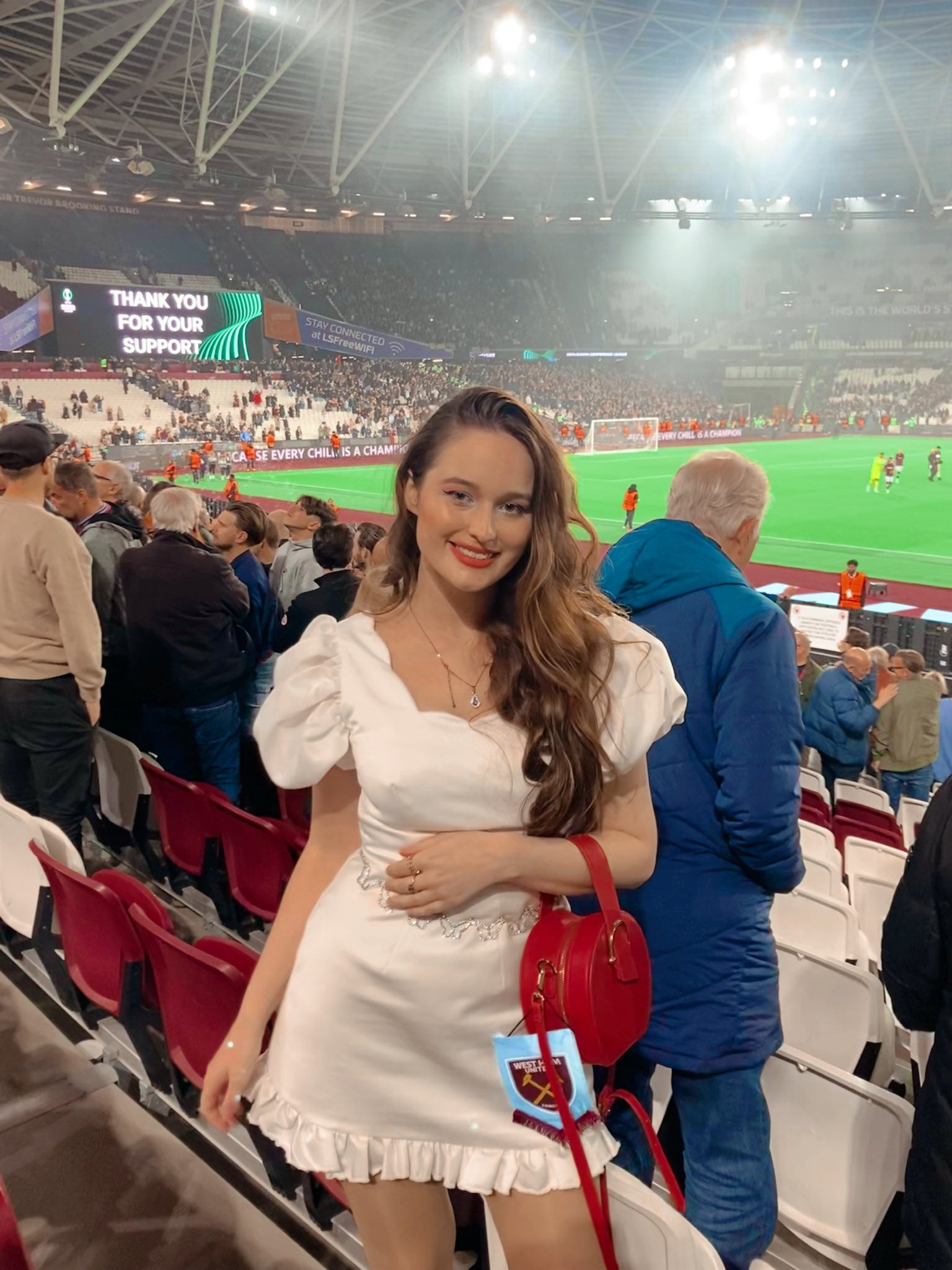 Harry and The Chicks ⚒️ on Twitter: "IM FOREVER BLOWING BUBBLES @WestHam Score predictions? # ...