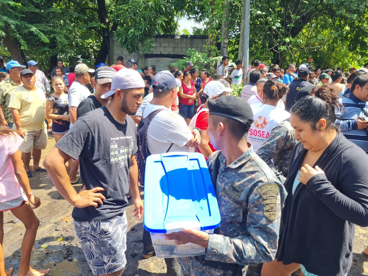 Ejército Guatemala on Twitter: "Brigada de Paracaidistas del #EjércitoGT apoya en la entrega de ...