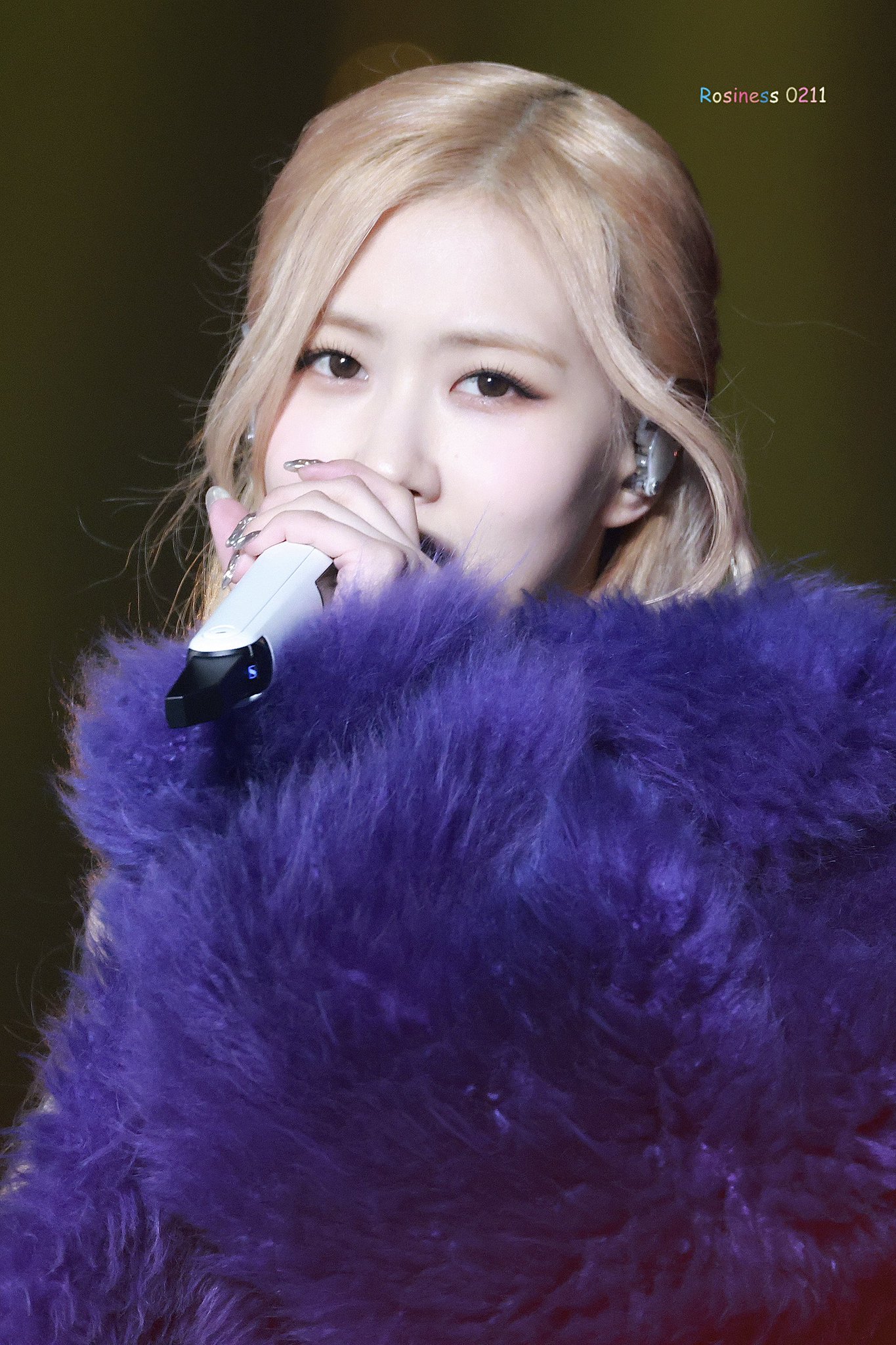 Rosiness.♟로제니스 on Twitter: "221015💜Hard to Love 🎬https://t.co/TnQwb9E8uA 🎬https://t.co ...