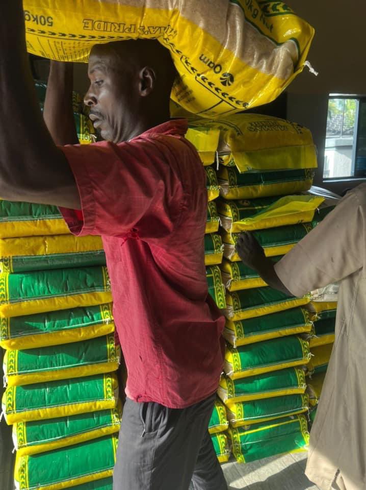 Chris on Twitter: "Distribution of Relief materials for flood victims in Ogba/Egbema Ndoni LGA ...