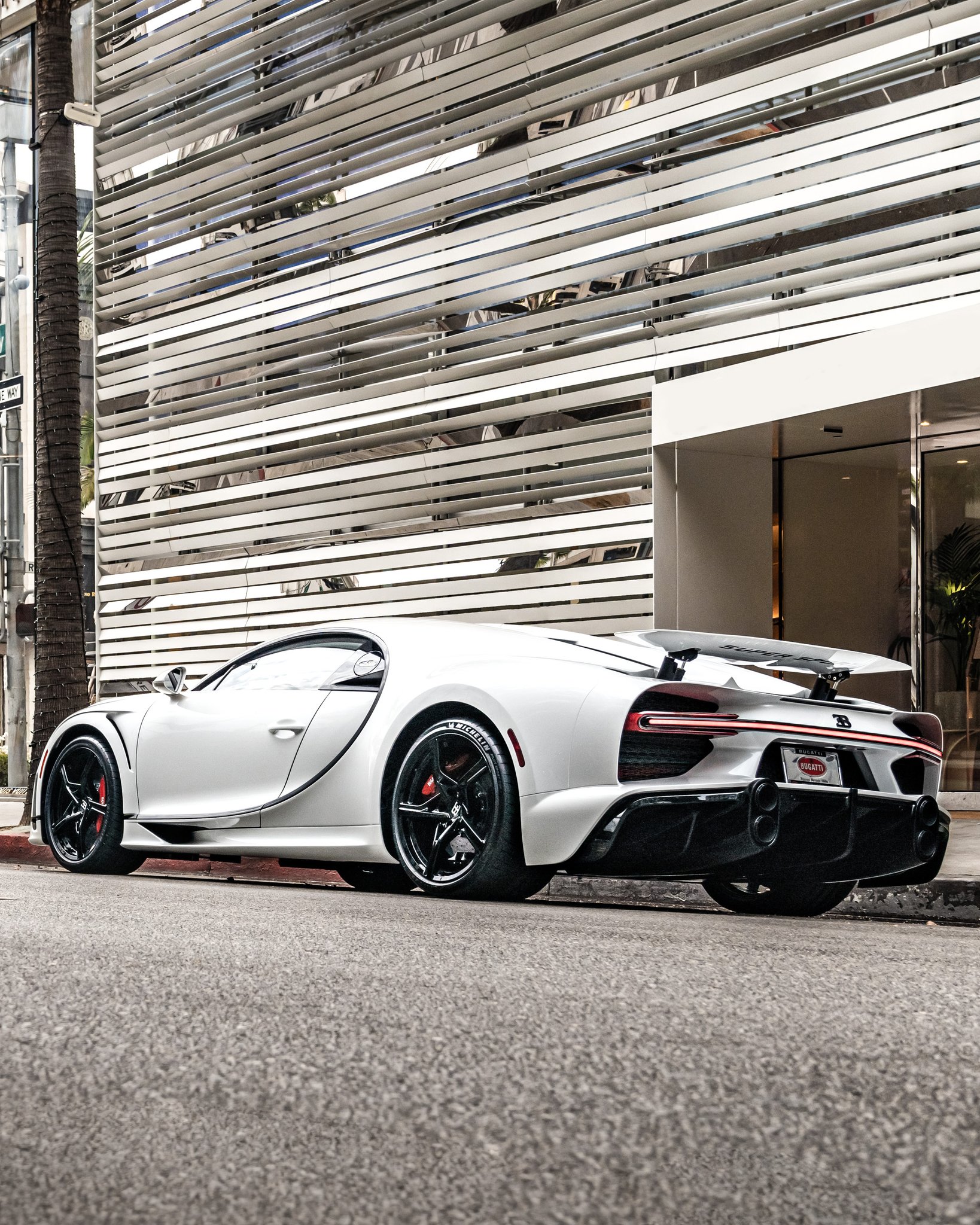 Bugatti on Twitter: "The CHIRON Super Sport “Le Diamant Blanc” effortlessly commands presence in ...