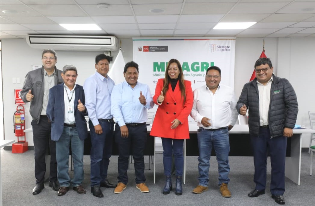 MIDAGRI - PERÚ on Twitter: "Ministra Patricia Ocampo se reunió con alcaldes de la región #Puno ...